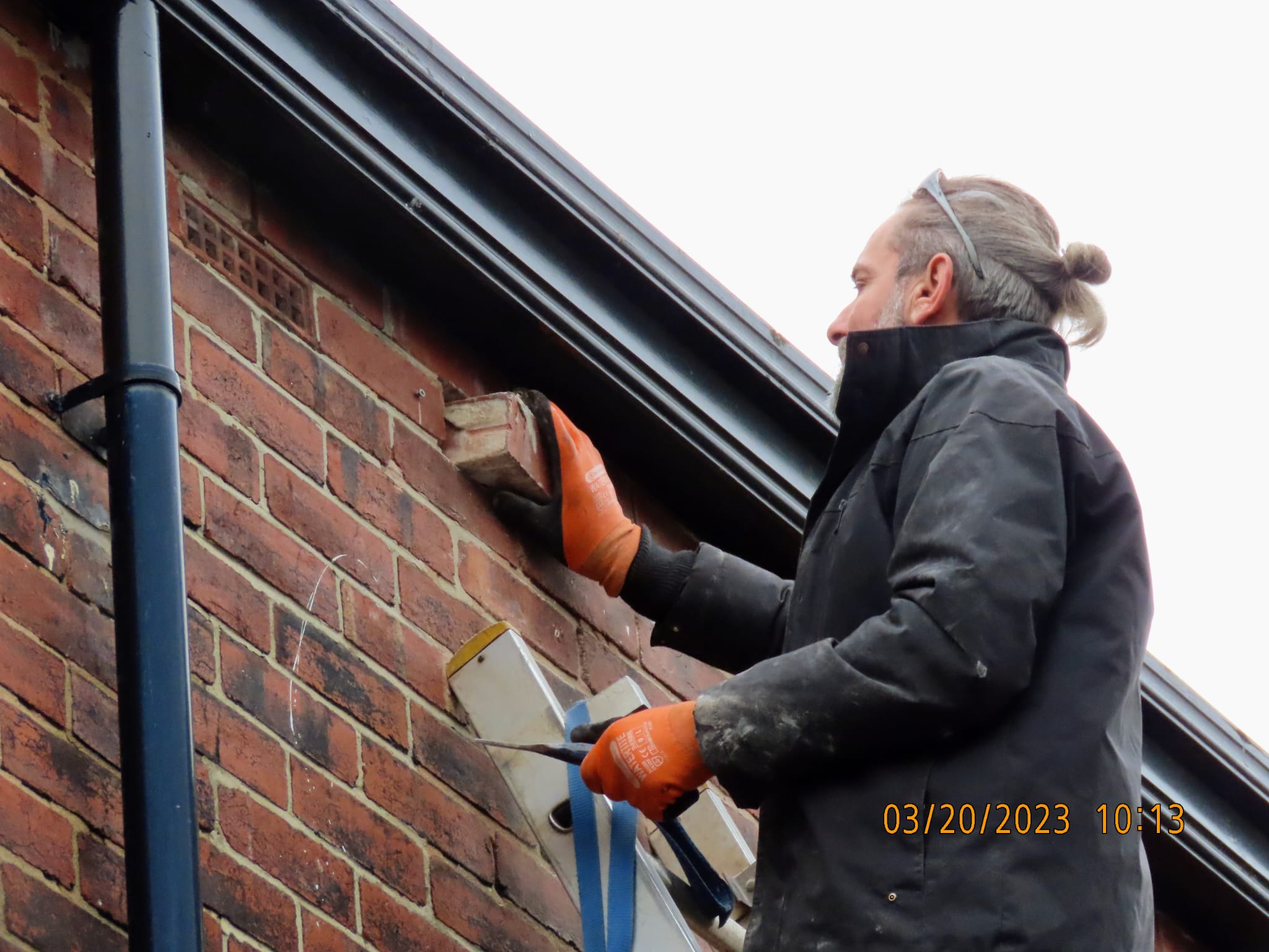 How to buy and retrofit a swift brick – it’s simple! – Sheffield Swift ...