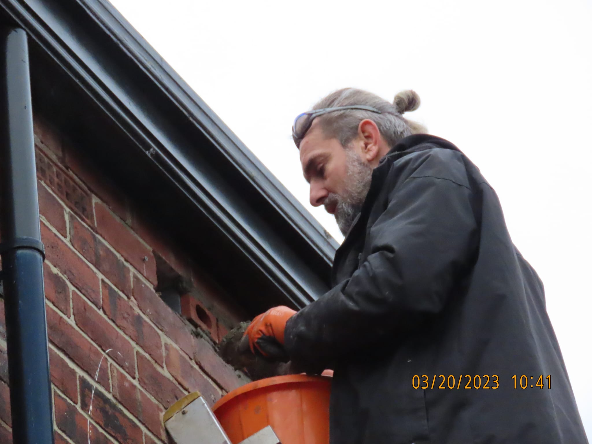 How to buy and retrofit a swift brick – it’s simple! – Sheffield Swift ...